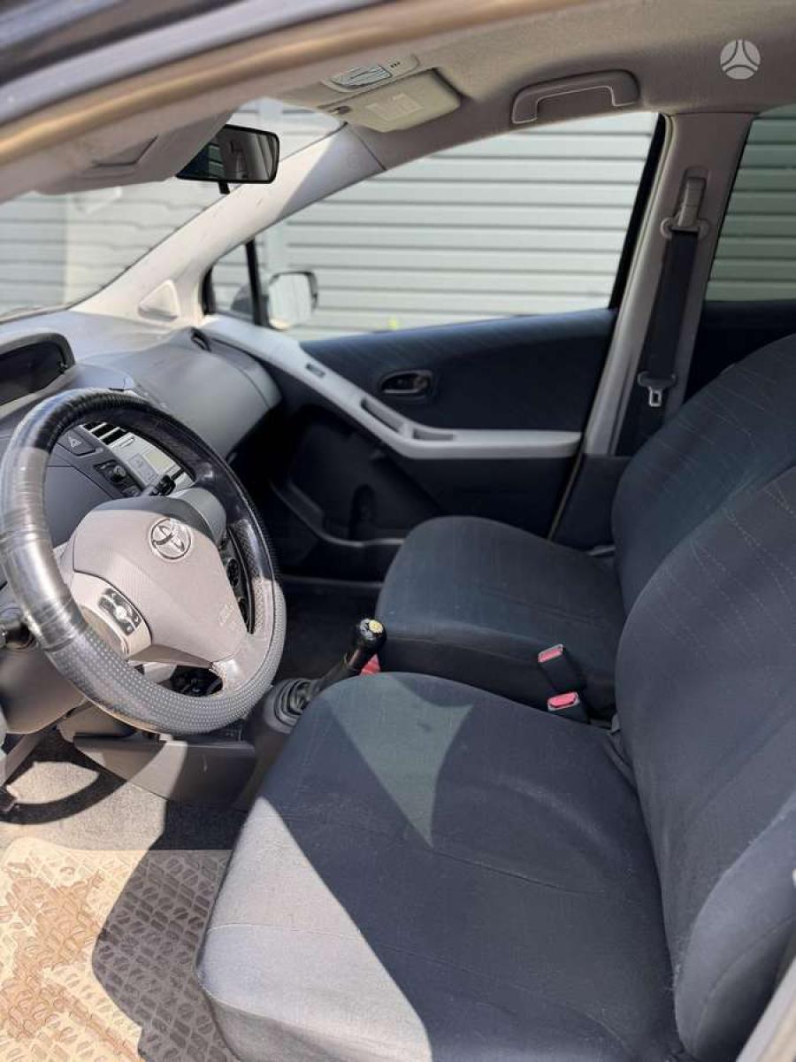 Melns Toyota Yaris 2007 Kauņa, ar dzinēja tilpumu 1.36 L un nobraukumu 265 tūkst. km par 1250 €, foto 12 vietnē AUTOMOTO.COM.LV