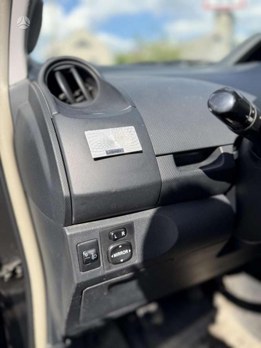 Melns Toyota Yaris 2007 Kauņa, ar dzinēja tilpumu 1.36 L un nobraukumu 265 tūkst. km par 1250 €, foto 13 vietnē AUTOMOTO.COM.LV