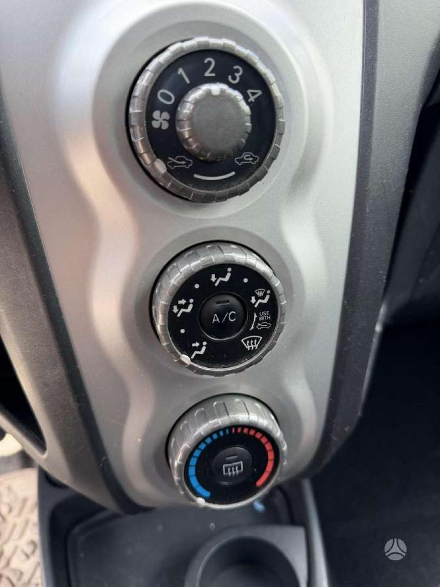Melns Toyota Yaris 2007 Kauņa, ar dzinēja tilpumu 1.36 L un nobraukumu 265 tūkst. km par 1250 €, foto 17 vietnē AUTOMOTO.COM.LV