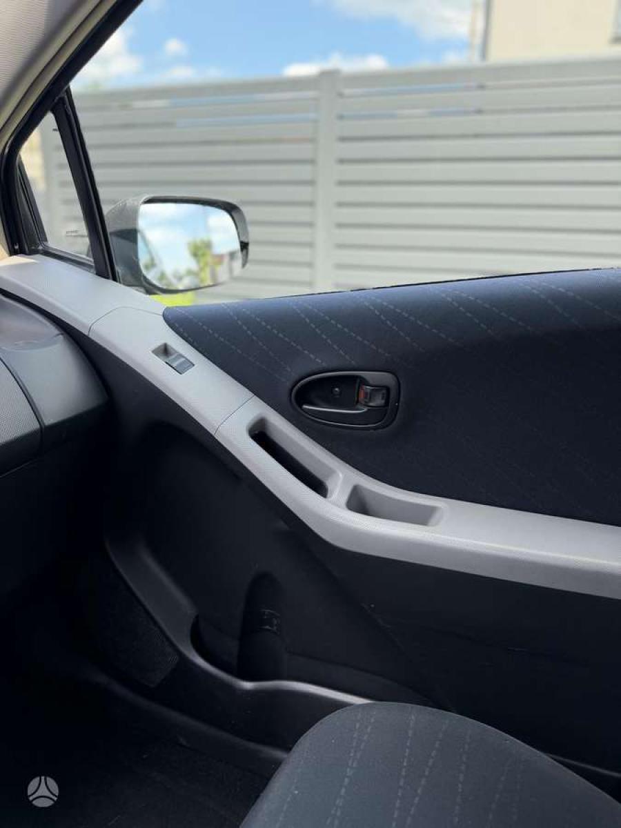 Melns Toyota Yaris 2007 Kauņa, ar dzinēja tilpumu 1.36 L un nobraukumu 265 tūkst. km par 1250 €, foto 19 vietnē AUTOMOTO.COM.LV