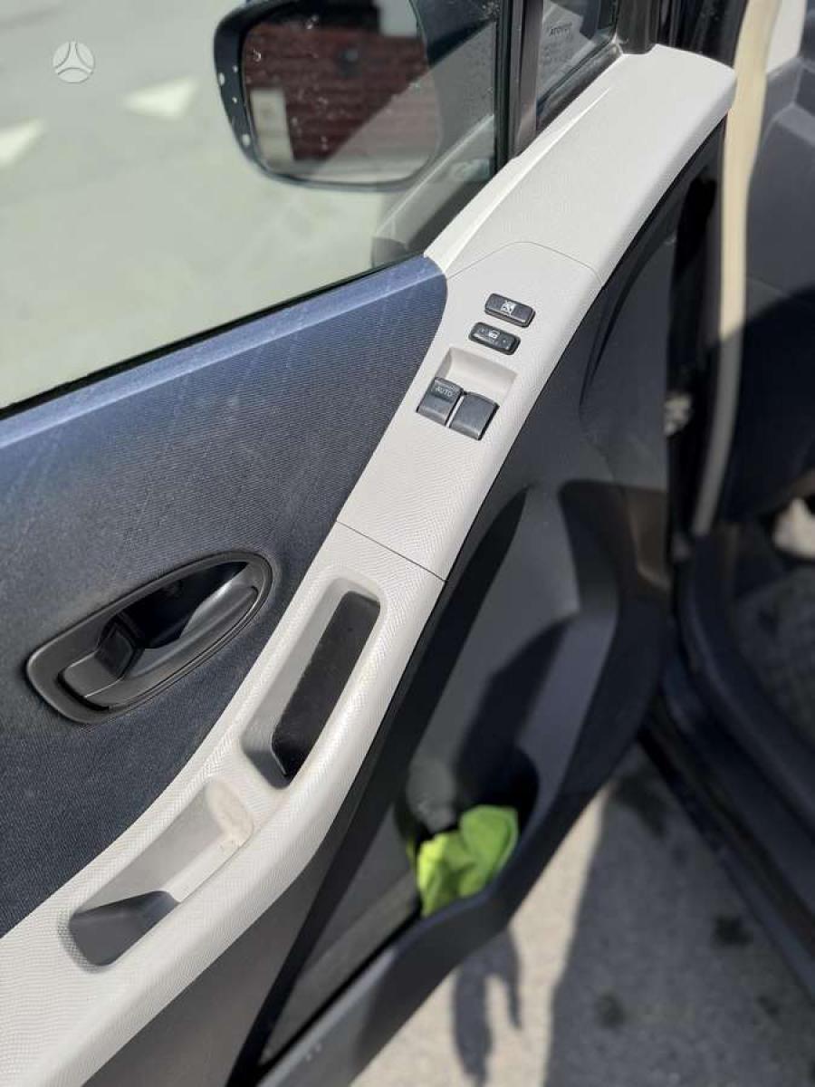 Melns Toyota Yaris 2007 Kauņa, ar dzinēja tilpumu 1.36 L un nobraukumu 265 tūkst. km par 1250 €, foto 22 vietnē AUTOMOTO.COM.LV