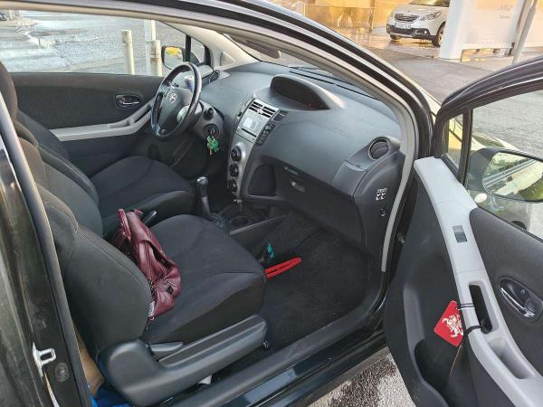 Melns Toyota Yaris 2007 Viļņa, ar dzinēja tilpumu 1.80 L un nobraukumu 242 tūkst. km par 2250 €, foto 6 vietnē AUTOMOTO.COM.LV