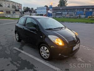 Melns Toyota Yaris 2007 Rīga, ar dzinēja tilpumu 1.00 L un nobraukumu 233 tūkst. km par 1500 €, foto 3 vietnē AUTOMOTO.COM.LV