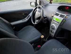 Melns Toyota Yaris 2007 Rīga, ar dzinēja tilpumu 1.00 L un nobraukumu 233 tūkst. km par 1500 €, foto 5 vietnē AUTOMOTO.COM.LV
