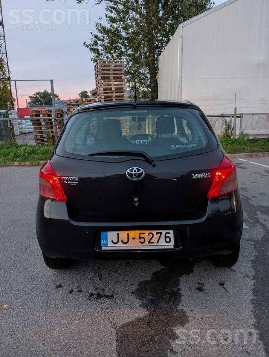 Melns Toyota Yaris 2007 Rīga, ar dzinēja tilpumu 1.00 L un nobraukumu 233 tūkst. km par 1500 €, foto 6 vietnē AUTOMOTO.COM.LV