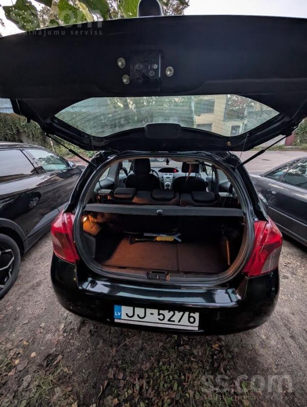 Black Toyota Yaris 2007 in Riga, with an engine capacity of 1.00 L and mileage of 233 thousand km for 1500 €, photo 7 on AUTOMOTO.COM.LV