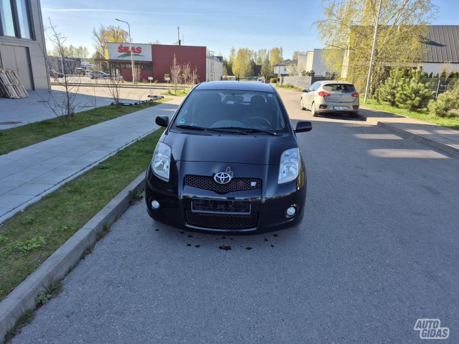 Melns Toyota Yaris 2008 Viļņa, ar dzinēja tilpumu 1.80 L un nobraukumu 228 tūkst. km par 3650 €, foto 3 vietnē AUTOMOTO.COM.LV