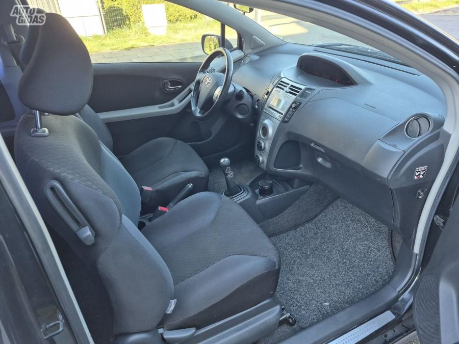 Melns Toyota Yaris 2008 Viļņa, ar dzinēja tilpumu 1.80 L un nobraukumu 228 tūkst. km par 3650 €, foto 16 vietnē AUTOMOTO.COM.LV