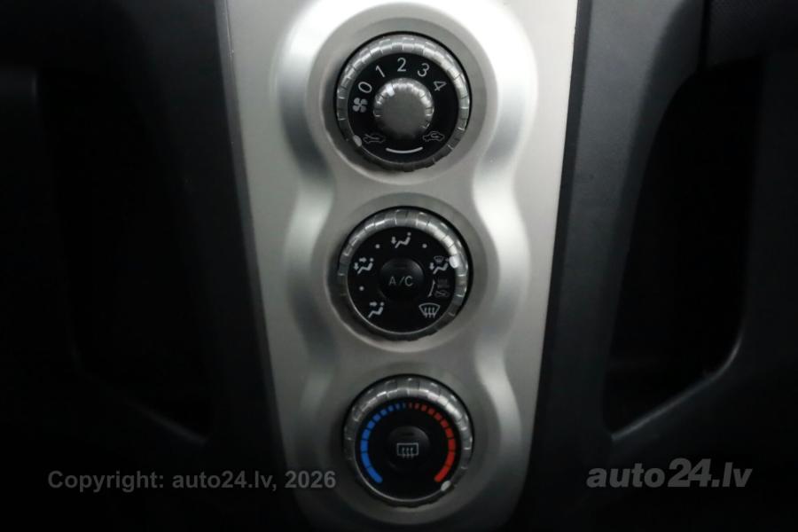 Black Toyota Yaris 2008 in Tallinn, with an engine capacity of 1.30 L and mileage of 239 thousand km for 2499 €, photo 9 on AUTOMOTO.COM.LV