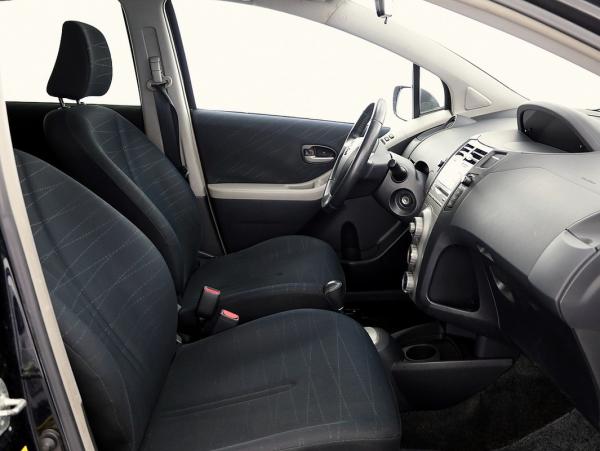 Black Toyota Yaris 2008 in Tallinn, with an engine capacity of 1.30 L and mileage of 239 thousand km for 2299 €, photo 6 on AUTOMOTO.COM.LV
