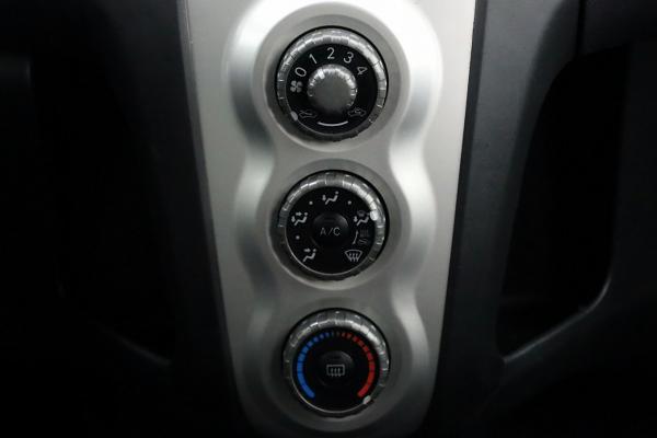 Black Toyota Yaris 2008 in Tallinn, with an engine capacity of 1.30 L and mileage of 239 thousand km for 2299 €, photo 8 on AUTOMOTO.COM.LV