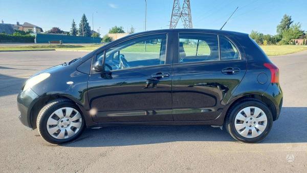 Melns Toyota Yaris 2008 Kauņa, ar dzinēja tilpumu 1.00 L un nobraukumu 190 tūkst. km par 2050 €, foto 4 vietnē AUTOMOTO.COM.LV
