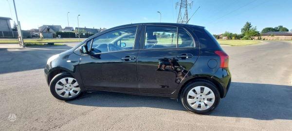 Melns Toyota Yaris 2008 Kauņa, ar dzinēja tilpumu 1.00 L un nobraukumu 190 tūkst. km par 2050 €, foto 5 vietnē AUTOMOTO.COM.LV