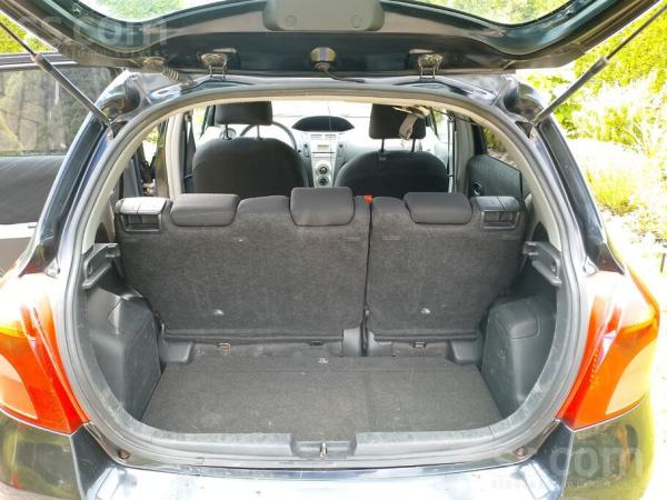 Black Toyota Yaris 2008 in Jelgava, with an engine capacity of 1.40 L and mileage of 180 thousand km for 1750 €, photo 8 on AUTOMOTO.COM.LV