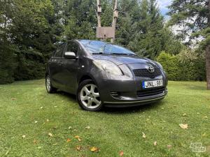Melns Toyota Yaris 2008 Trakai, ar dzinēja tilpumu 1.40 L un nobraukumu 269 tūkst. km par 1790 €, foto  vietnē AUTOMOTO.COM.LV