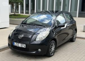 Melns Toyota Yaris 2008 Viļņa, ar dzinēja tilpumu 1.40 L un nobraukumu 208 tūkst. km par 1750 €, foto  vietnē AUTOMOTO.COM.LV