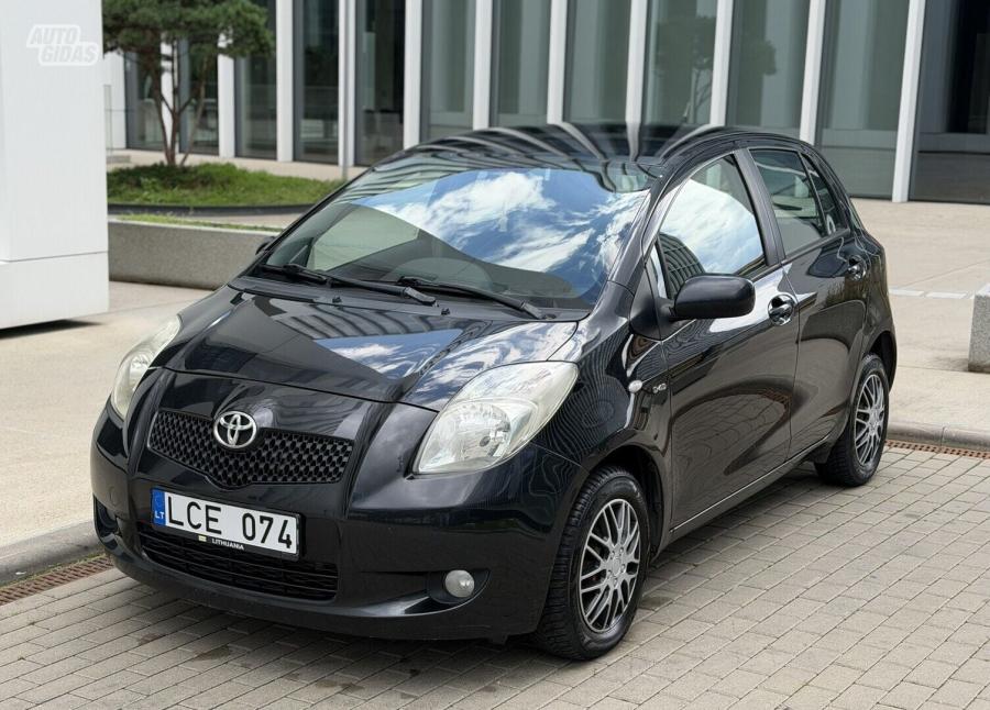 Black Toyota Yaris 2008 in Vilnius, with an engine capacity of 1.40 L and mileage of 208 thousand km for 1750 €, photo 1 on AUTOMOTO.COM.LV
