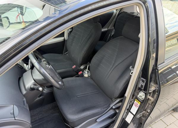 Black Toyota Yaris 2008 in Vilnius, with an engine capacity of 1.40 L and mileage of 208 thousand km for 1750 €, photo 9 on AUTOMOTO.COM.LV