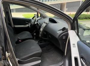 Black Toyota Yaris 2008 in Vilnius, with an engine capacity of 1.40 L and mileage of 208 thousand km for 1750 €, photo 14 on AUTOMOTO.COM.LV