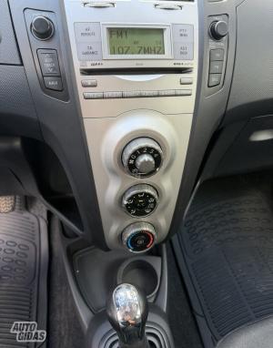 Black Toyota Yaris 2008 in Vilnius, with an engine capacity of 1.40 L and mileage of 208 thousand km for 1750 €, photo 15 on AUTOMOTO.COM.LV