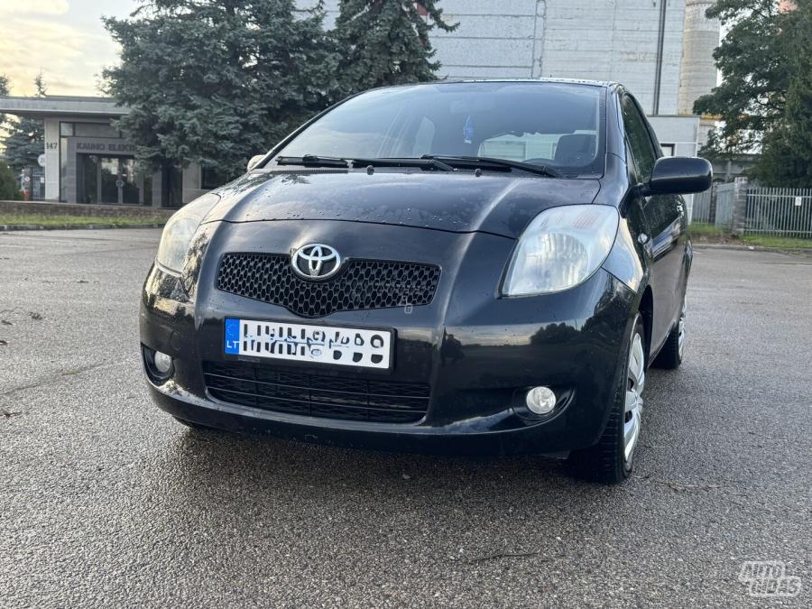 Melns Toyota Yaris 2008 Kauņa, ar dzinēja tilpumu 1.30 L un nobraukumu 212 tūkst. km par 1850 €, foto 1 vietnē AUTOMOTO.COM.LV