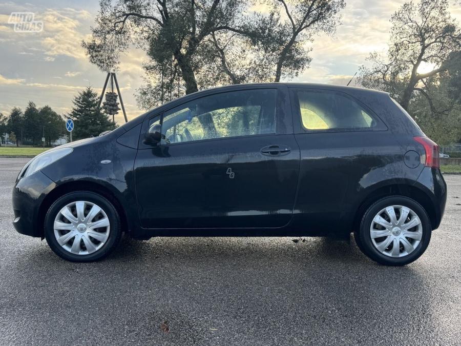 Melns Toyota Yaris 2008 Kauņa, ar dzinēja tilpumu 1.30 L un nobraukumu 212 tūkst. km par 1850 €, foto 3 vietnē AUTOMOTO.COM.LV