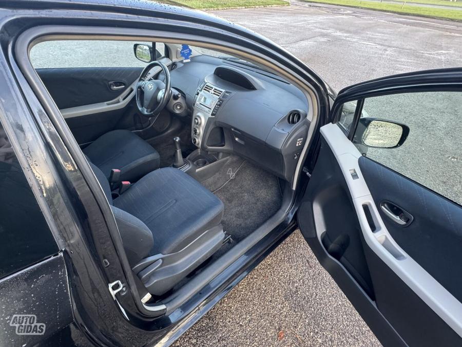 Melns Toyota Yaris 2008 Kauņa, ar dzinēja tilpumu 1.30 L un nobraukumu 212 tūkst. km par 1850 €, foto 10 vietnē AUTOMOTO.COM.LV