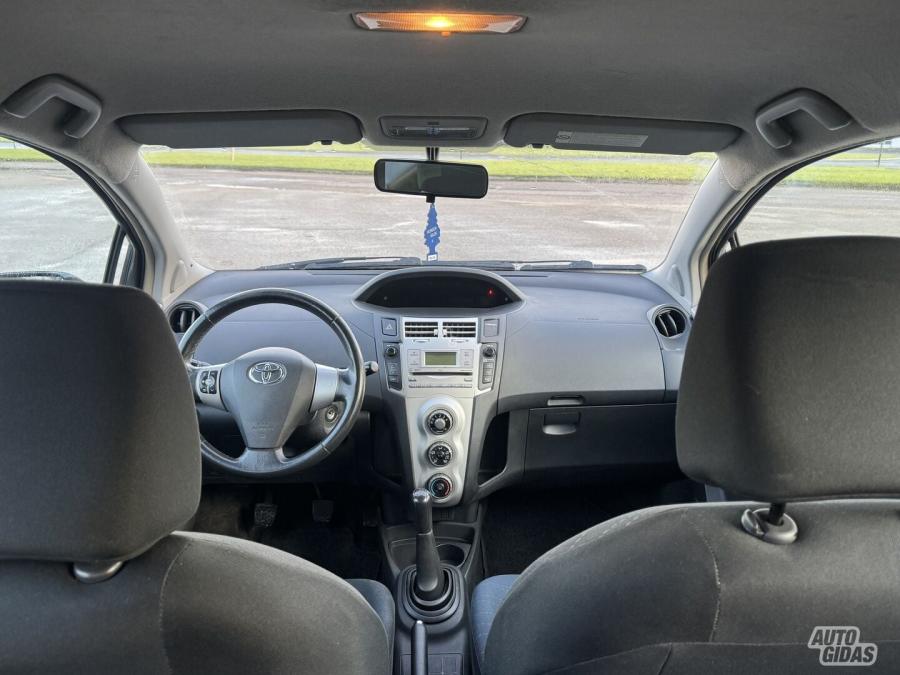 Melns Toyota Yaris 2008 Kauņa, ar dzinēja tilpumu 1.30 L un nobraukumu 212 tūkst. km par 1850 €, foto 11 vietnē AUTOMOTO.COM.LV