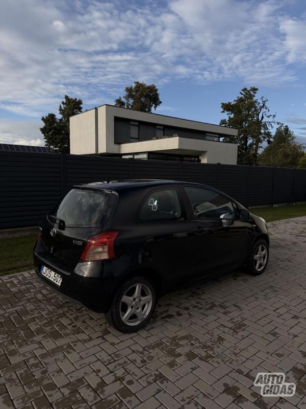 Toyota Yaris 2008 Viļņa vietnē Melns Toyota Yaris 2008 Viļņa, ar dzinēja tilpumu 1.00 L un nobraukumu 206 tūkst. km par 1499 €, foto 5 vietnē AUTOMOTO.COM.LV