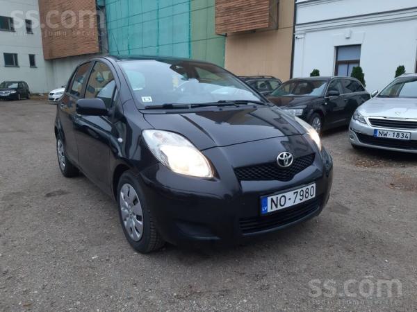 Black Toyota Yaris 2009 in Daugavpils, with an engine capacity of 1.40 L and mileage of 0 thousand km for 2800 €, photo 3 on AUTOMOTO.COM.LV