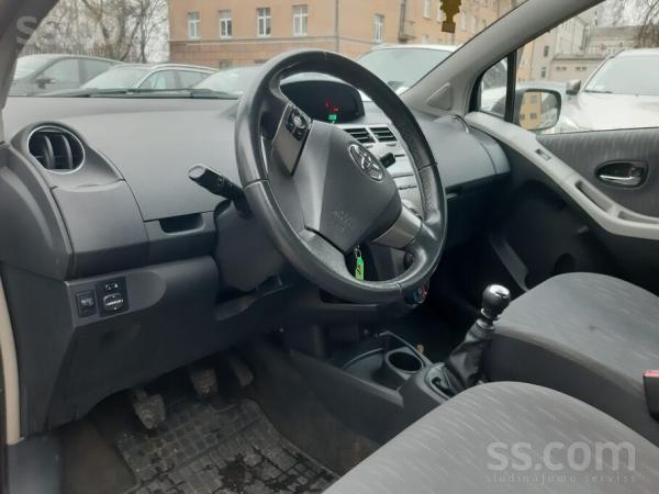 Black Toyota Yaris 2009 in Daugavpils, with an engine capacity of 1.40 L and mileage of 0 thousand km for 2800 €, photo 10 on AUTOMOTO.COM.LV