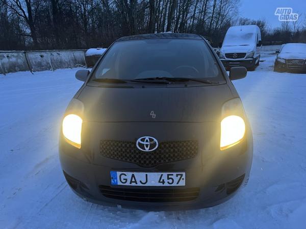 Melns Toyota Yaris 2009 Vilkaviškis, ar dzinēja tilpumu 1.40 L un nobraukumu 237 tūkst. km par 850 €, foto 2 vietnē AUTOMOTO.COM.LV