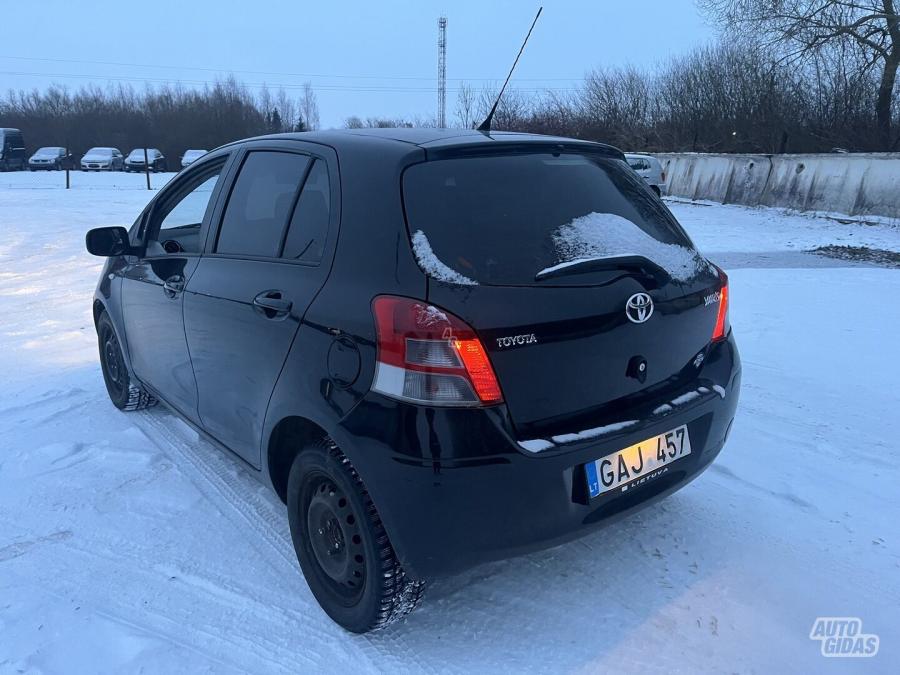 Melns Toyota Yaris 2009 Vilkaviškis, ar dzinēja tilpumu 1.40 L un nobraukumu 237 tūkst. km par 850 €, foto 4 vietnē AUTOMOTO.COM.LV