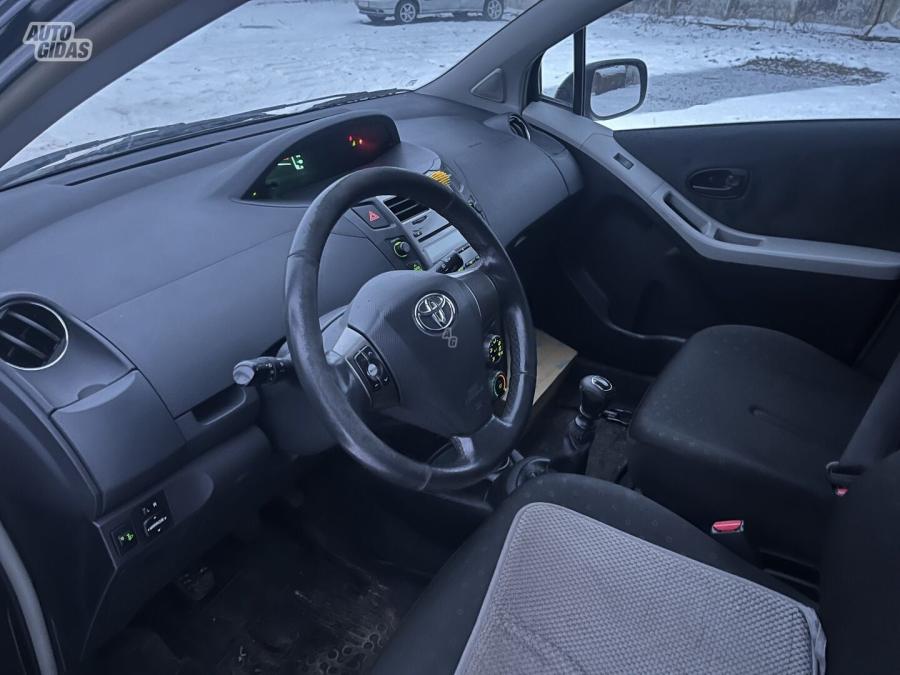 Melns Toyota Yaris 2009 Vilkaviškis, ar dzinēja tilpumu 1.40 L un nobraukumu 237 tūkst. km par 850 €, foto 8 vietnē AUTOMOTO.COM.LV
