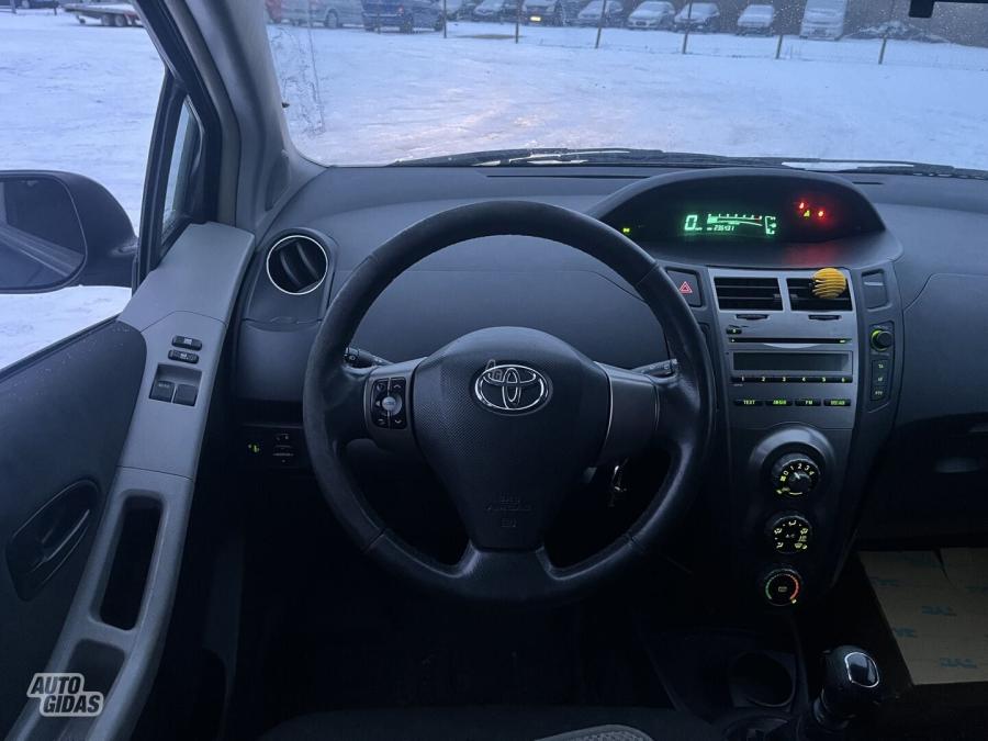Melns Toyota Yaris 2009 Vilkaviškis, ar dzinēja tilpumu 1.40 L un nobraukumu 237 tūkst. km par 850 €, foto 13 vietnē AUTOMOTO.COM.LV