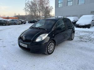 Melns Toyota Yaris 2009 Viļņa, ar dzinēja tilpumu 1.36 L un nobraukumu 233 tūkst. km par 2550 €, foto  vietnē AUTOMOTO.COM.LV