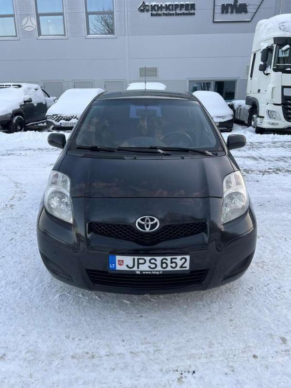 Black Toyota Yaris 2009 in Vilnius, with an engine capacity of 1.36 L and mileage of 233 thousand km for 2550 €, photo 2 on AUTOMOTO.COM.LV