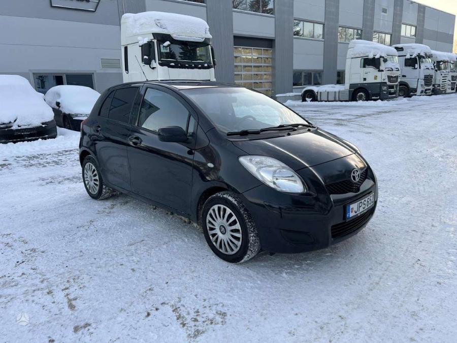 Black Toyota Yaris 2009 in Vilnius, with an engine capacity of 1.36 L and mileage of 233 thousand km for 2550 €, photo 3 on AUTOMOTO.COM.LV