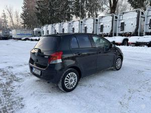Black Toyota Yaris 2009 in Vilnius, with an engine capacity of 1.36 L and mileage of 233 thousand km for 2550 €, photo 5 on AUTOMOTO.COM.LV