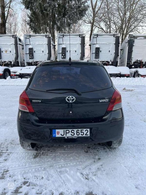 Black Toyota Yaris 2009 in Vilnius, with an engine capacity of 1.36 L and mileage of 233 thousand km for 2550 €, photo 6 on AUTOMOTO.COM.LV