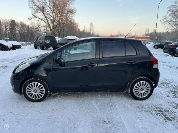 Black Toyota Yaris 2009 in Vilnius, with an engine capacity of 1.36 L and mileage of 233 thousand km for 2550 €, photo 8 on AUTOMOTO.COM.LV