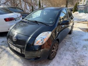 Melns Toyota Yaris 2009 Viļņa, ar dzinēja tilpumu 1.40 L un nobraukumu 154 tūkst. km par 1350 €, foto  vietnē AUTOMOTO.COM.LV