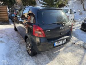 Melns Toyota Yaris 2009 Viļņa, ar dzinēja tilpumu 1.40 L un nobraukumu 154 tūkst. km par 1350 €, foto 2 vietnē AUTOMOTO.COM.LV