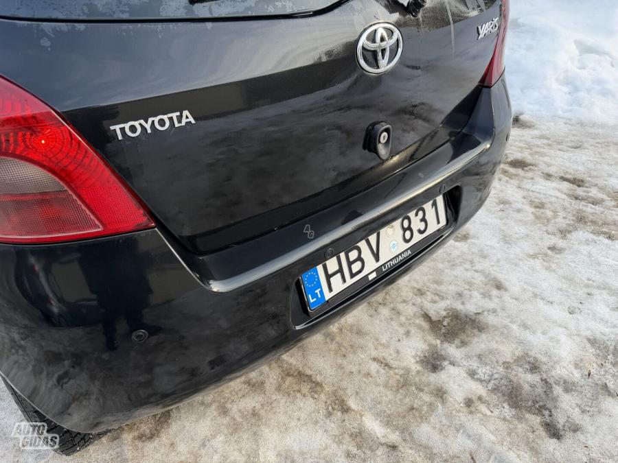 Melns Toyota Yaris 2009 Viļņa, ar dzinēja tilpumu 1.40 L un nobraukumu 154 tūkst. km par 1350 €, foto 4 vietnē AUTOMOTO.COM.LV