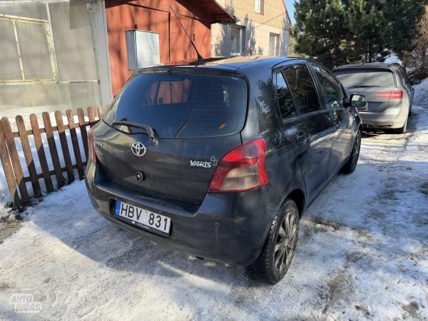 Black Toyota Yaris 2009 in Vilnius, with an engine capacity of 1.40 L and mileage of 154 thousand km for 1100 €, photo 3 on AUTOMOTO.COM.LV