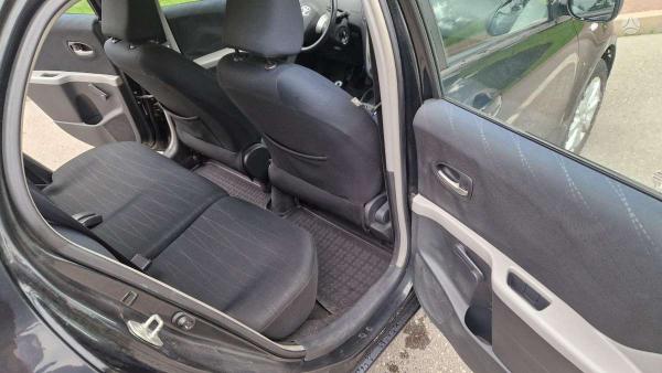 Black Toyota Yaris 2009 in Panevezys, with an engine capacity of 1.30 L and mileage of 221 thousand km for 2200 €, photo 7 on AUTOMOTO.COM.LV