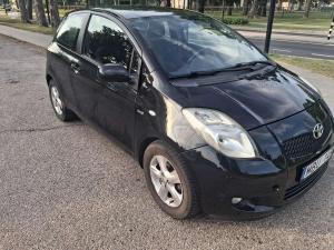 Black Toyota Yaris 2009 in Alytus, with an engine capacity of 1.40 L and mileage of 260 thousand km for 999 €, photo 3 on AUTOMOTO.COM.LV