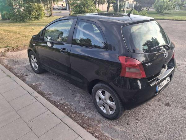 Melns Toyota Yaris 2009 Alīta, ar dzinēja tilpumu 1.40 L un nobraukumu 260 tūkst. km par 999 €, foto 3 vietnē AUTOMOTO.COM.LV
