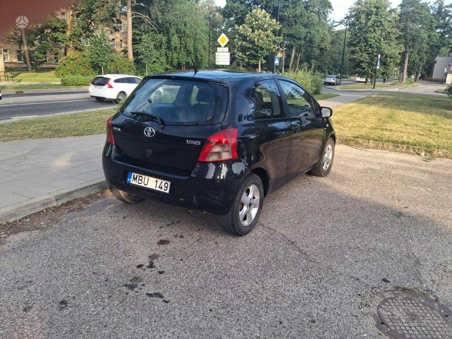 Black Toyota Yaris 2009 in Alytus, with an engine capacity of 1.40 L and mileage of 260 thousand km for 999 €, photo 5 on AUTOMOTO.COM.LV