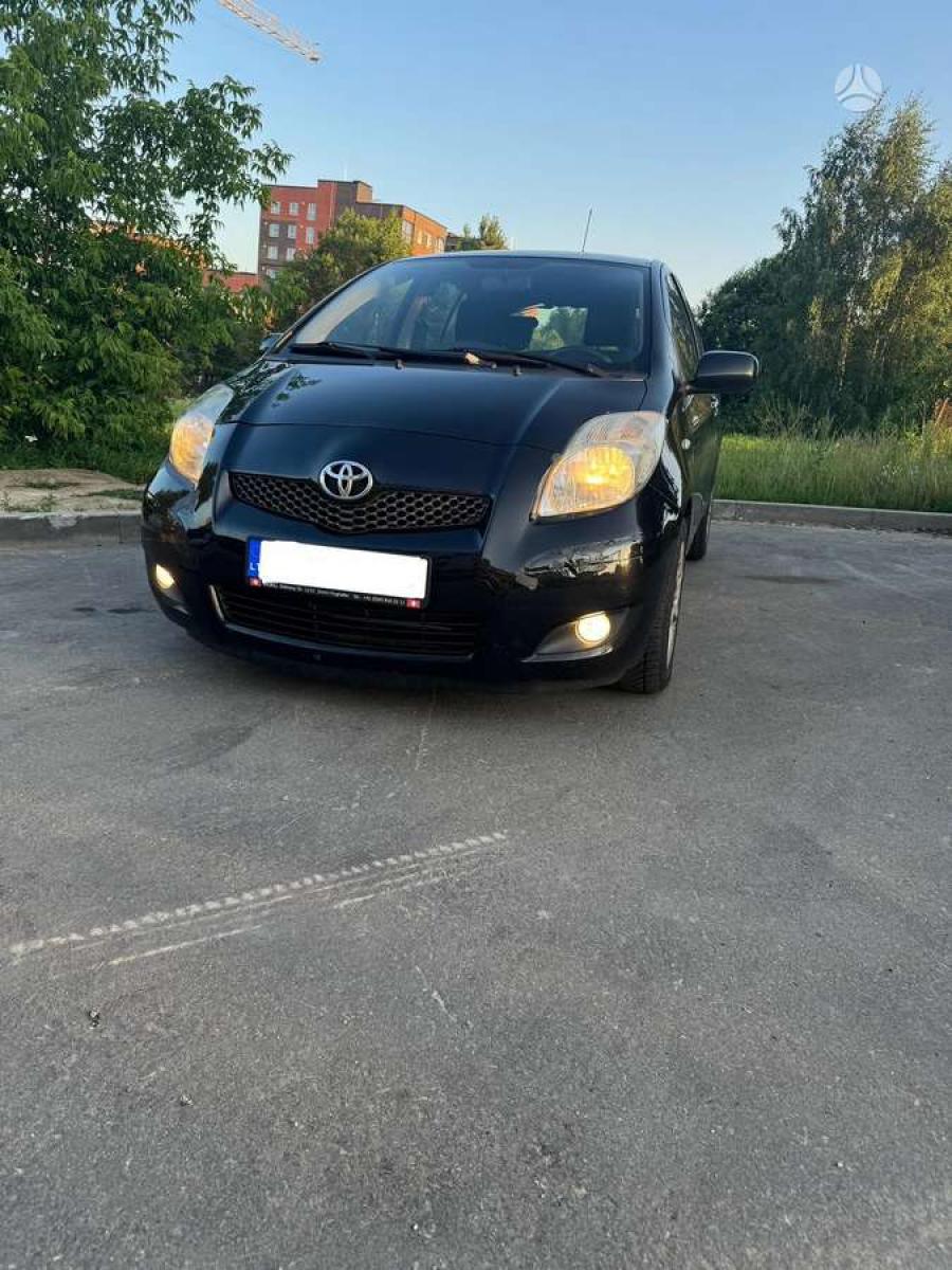 Melns Toyota Yaris 2009 Viļņa, ar dzinēja tilpumu 1.33 L un nobraukumu 108 tūkst. km par 3350 €, foto 4 vietnē AUTOMOTO.COM.LV